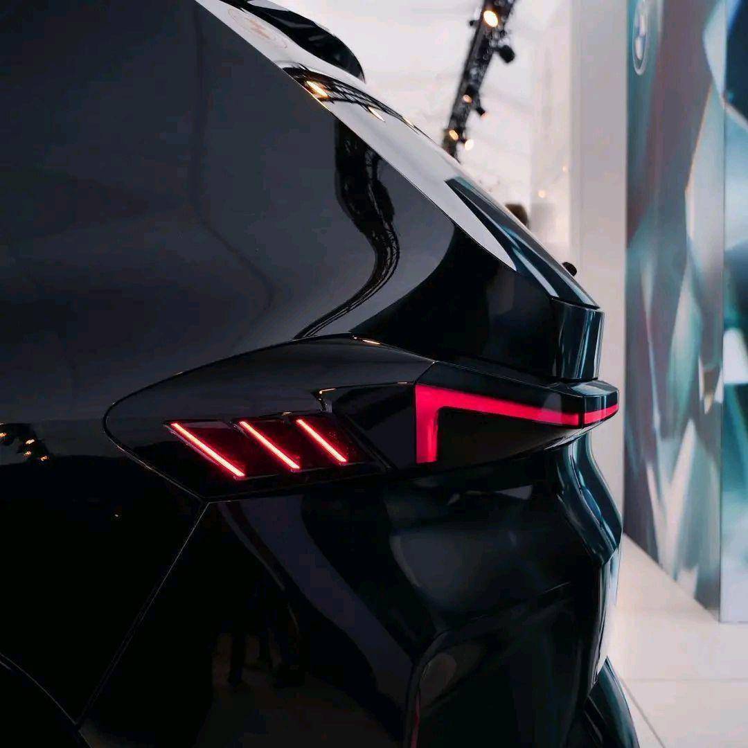 预售236万！新宝马“旗舰”SUV开售，4.4T混动爆发735马力，霸气_搜狐汽车_搜狐网