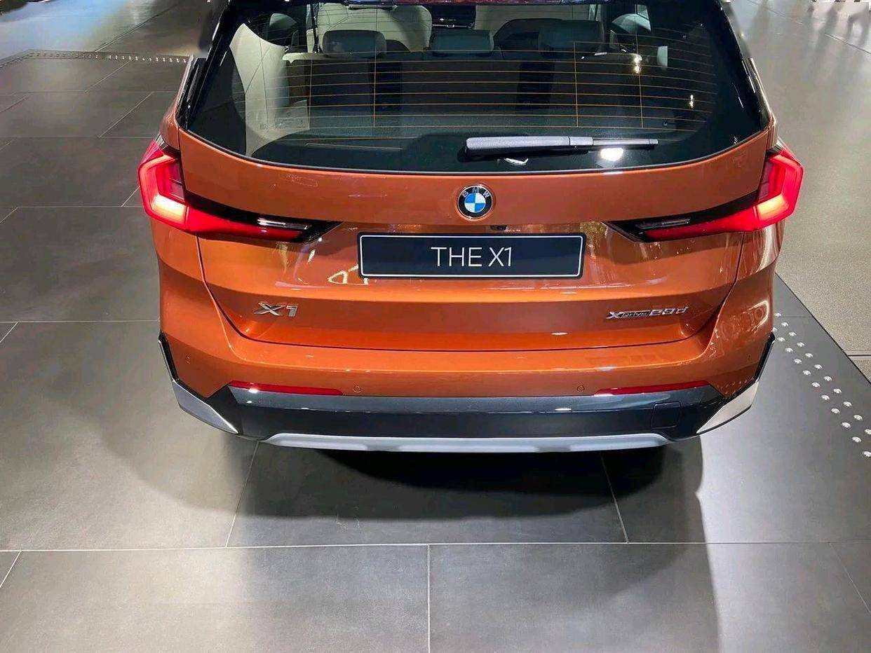 新版宝马X1即将国产，低配落地30万，立体造型+2.0T+8AT_搜狐汽车_搜狐网