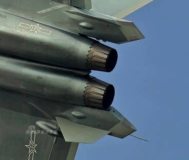 官泄：疑似新版涡扇-10D航发亮相，或为歼15T舰载机量身定制_喷管_推力_结构