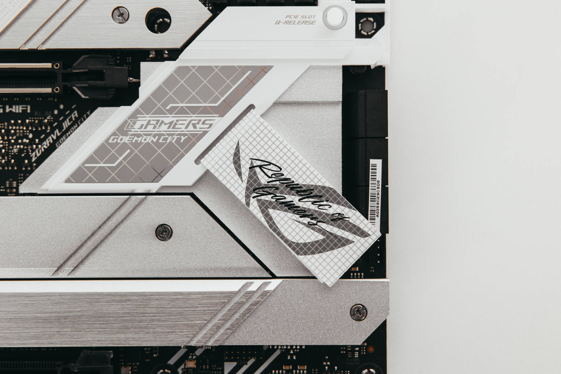 纯白海景房主机，华硕TUF GT502弹药库+Z690吹雪装机分享_白色_风扇_散热