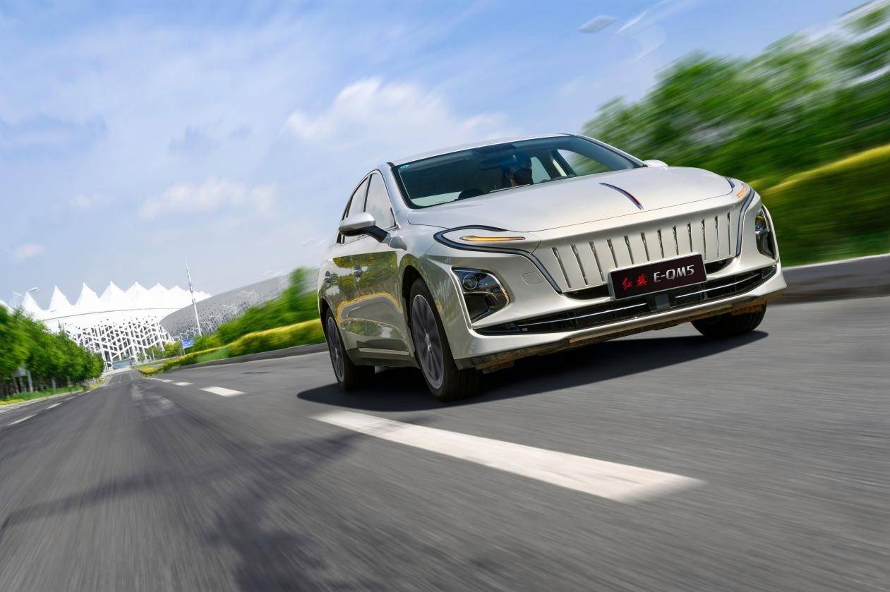 行业首战！红旗E-QM5通过国内首次电动车水中托底挑战_搜狐汽车_搜狐网