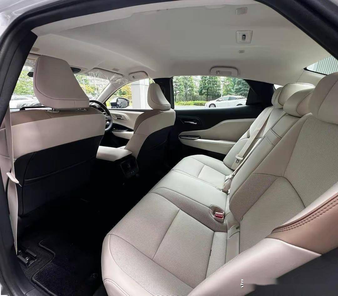 2.4T引擎+6AT，丰田皇冠亮相街头，海外预售29万，年内国产？_搜狐汽车_搜狐网