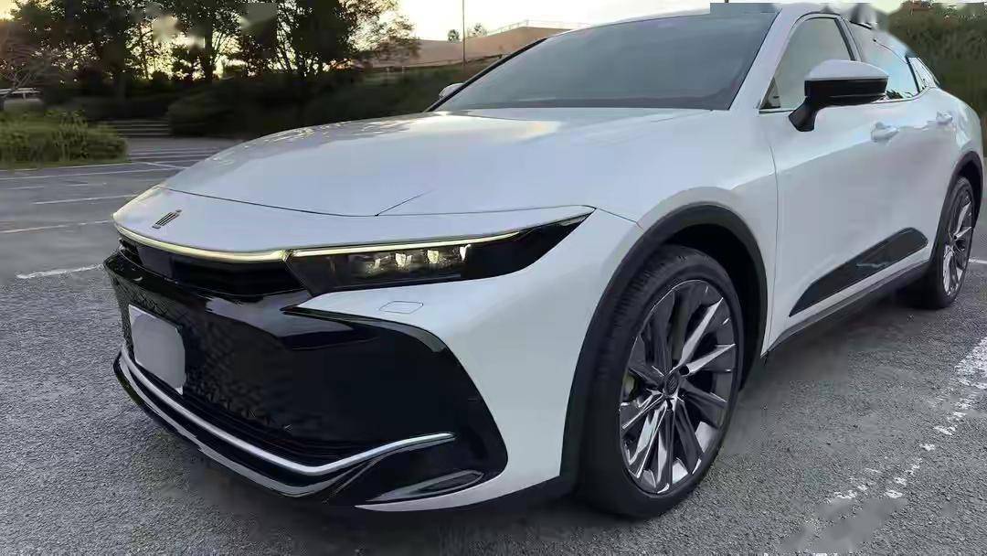 丰田CROWN“国产在即”，首批进口件组装，落地价或超30万！_搜狐汽车_搜狐网