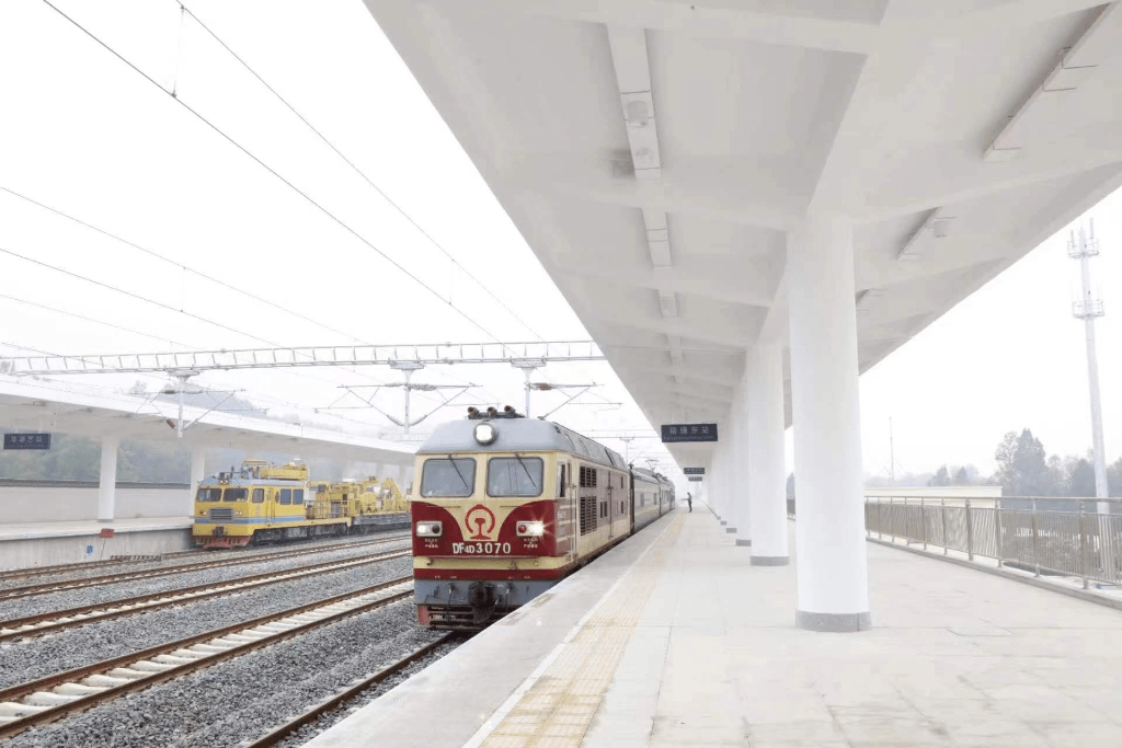 The dynamic test for East Loop of Chongqing Railway Hub starts_Station_line