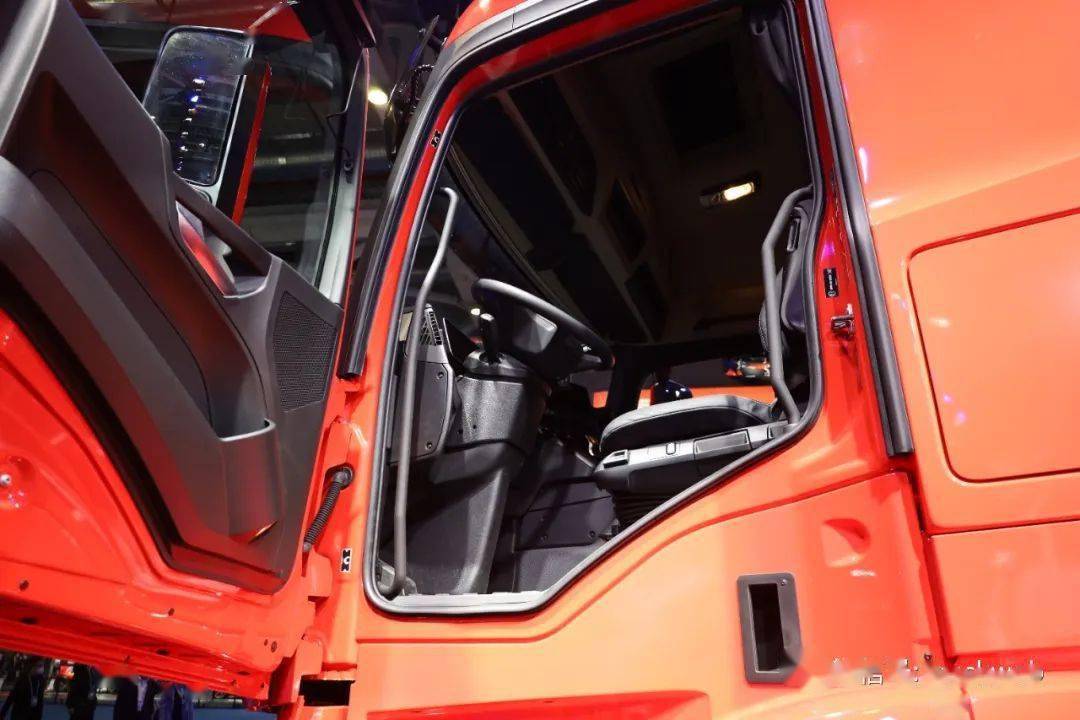 250吨德意志重拖迎来新鲜血液 打探奔驰Arocs 4863 SLT 8x8国六大件牵引车_搜狐汽车_搜狐网