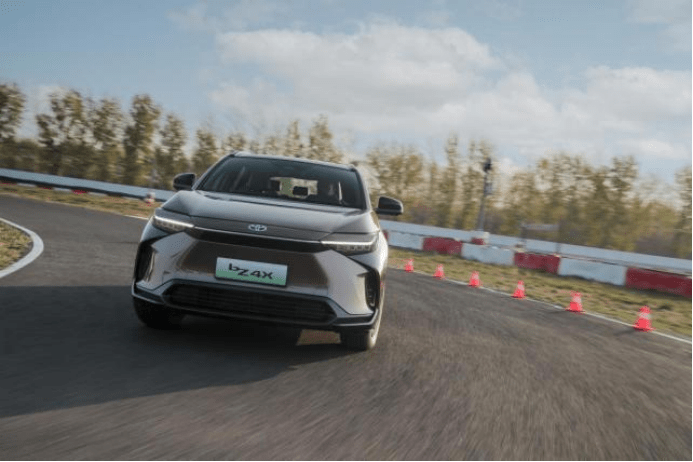 e-TNGA赋能 一汽丰田bZ4X与新势力电动车有何不同？_搜狐汽车_搜狐网