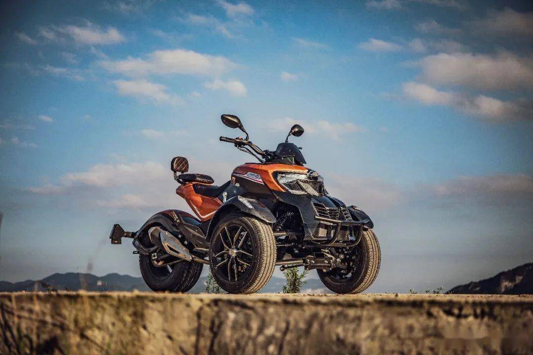 加剧内卷！国产倒三轮先驱出新车，机甲风格坦途TT300 测评_搜狐汽车_搜狐网