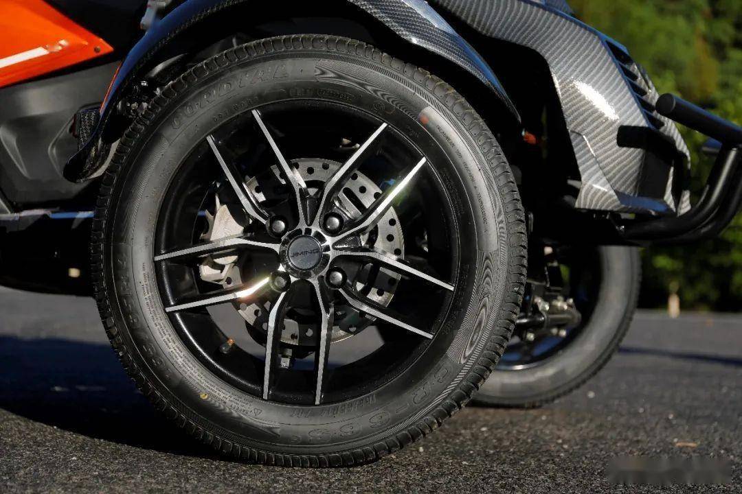 加剧内卷！国产倒三轮先驱出新车，机甲风格坦途TT300 测评_搜狐汽车_搜狐网