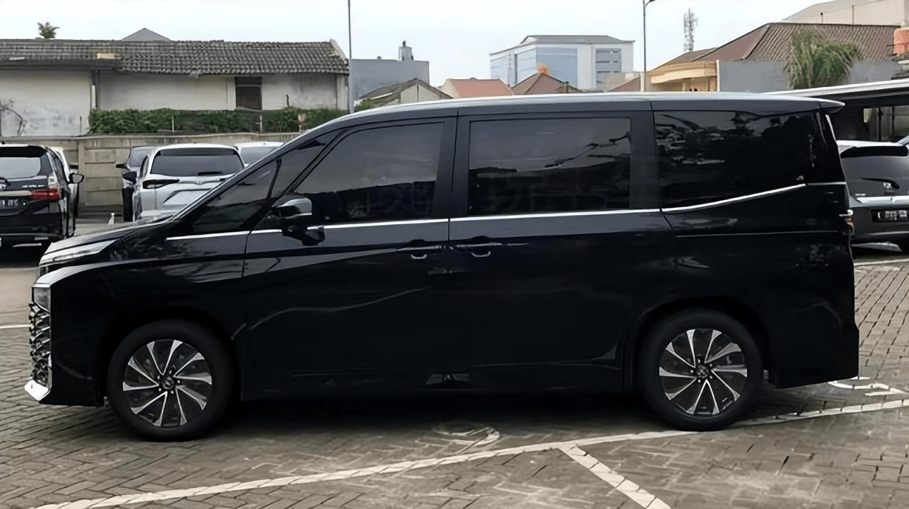 太速度了！首批丰田VOXY抵达国内，或售15万，明年能上市？_搜狐汽车_搜狐网