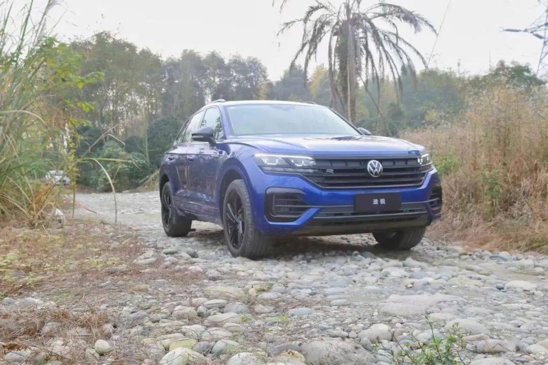 试驾2022款大众途锐：高性能3.0T+8AT，蕴含多路况奢华的狂野_搜狐汽车_搜狐网