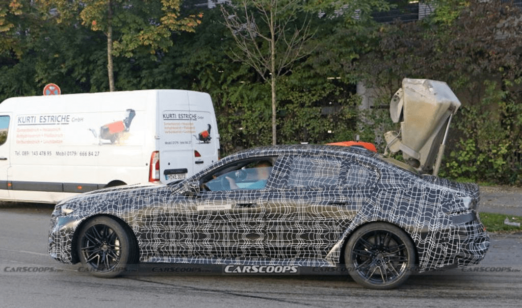 全新宝马M5内饰谍照曝光，配曲面双联屏，搭4.4T V8插混动力_搜狐汽车_搜狐网