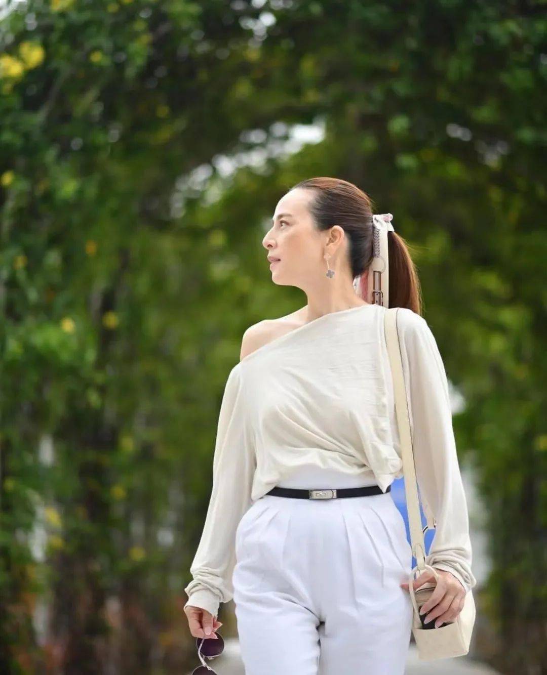 拒嫁王室、带球队踢进世界杯，这位顶级华裔名媛什么来头？_伍伦_家族_公司