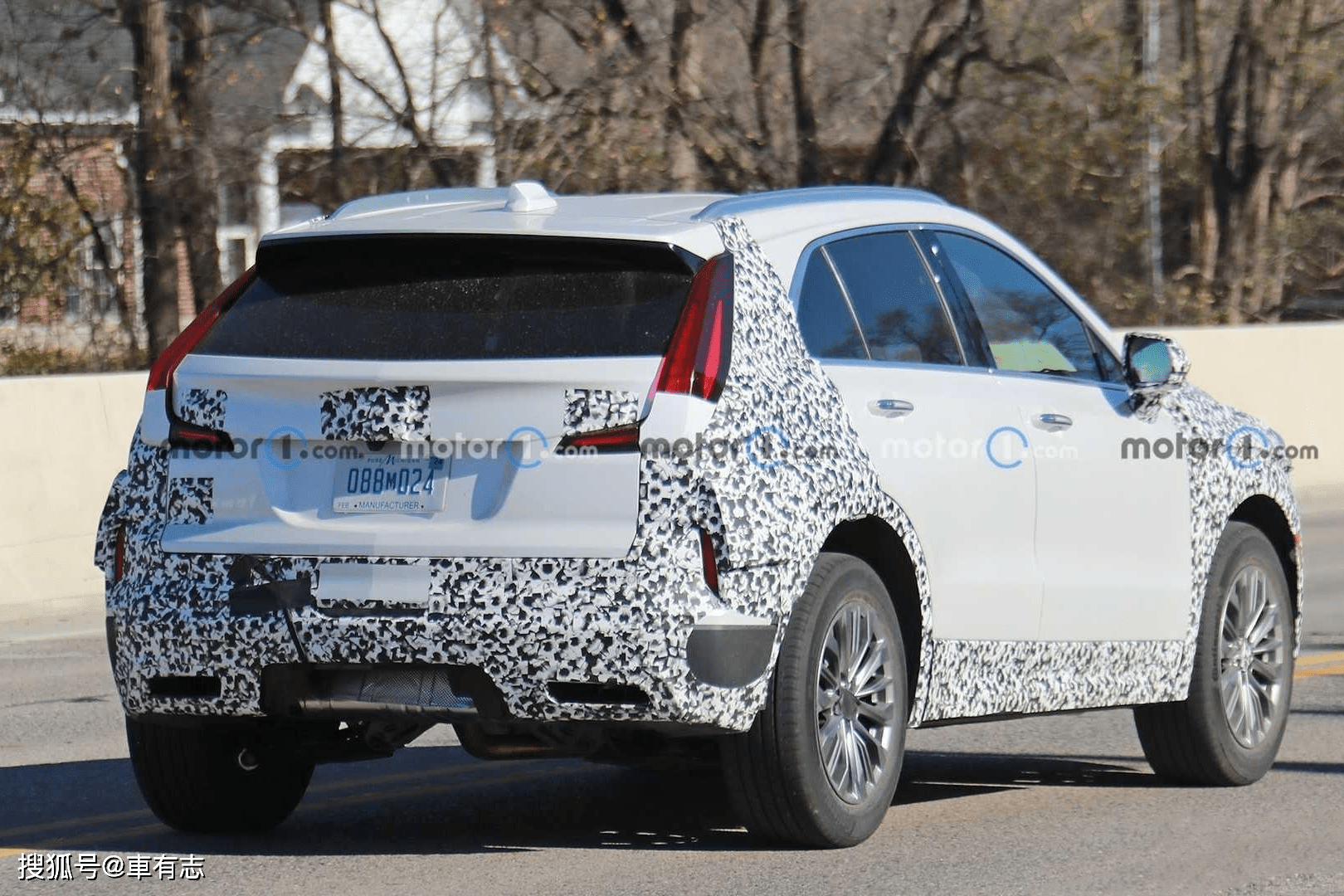 全新凯迪拉克XT4曝光，内饰换装双联屏，2.0T+9AT，宝马X1不香了_搜狐汽车_搜狐网