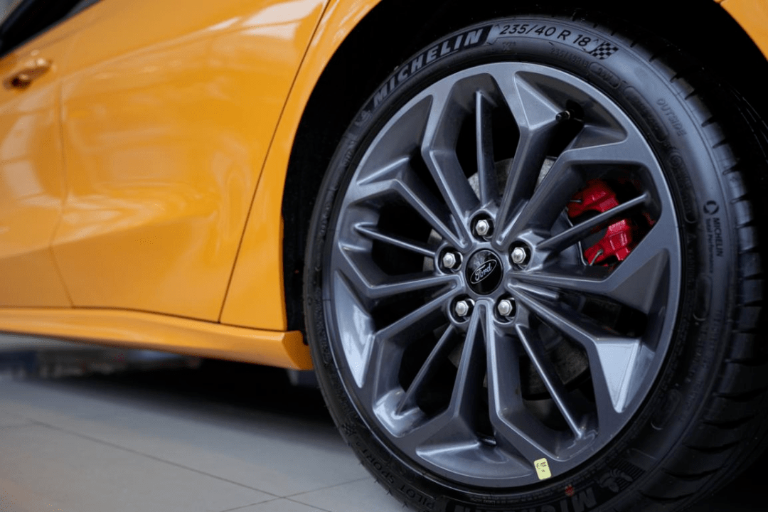 实拍全新福克斯“炽火橙”，激发年轻人第一次激情驾驭_搜狐汽车_搜狐网