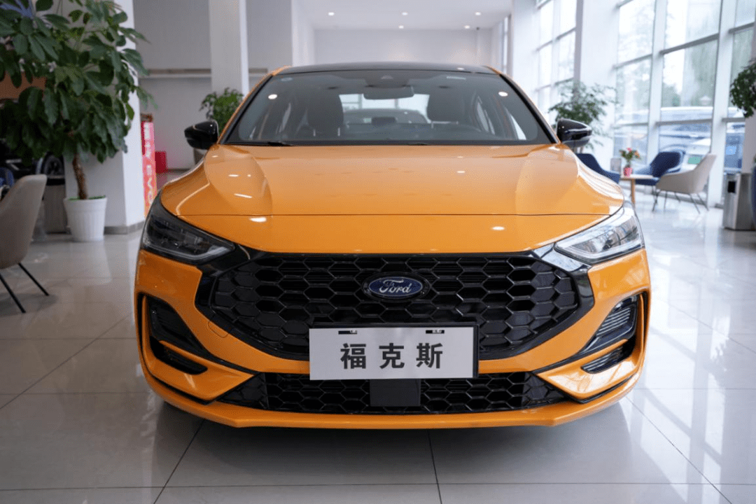 实拍全新福克斯“炽火橙”，激发年轻人第一次激情驾驭_搜狐汽车_搜狐网