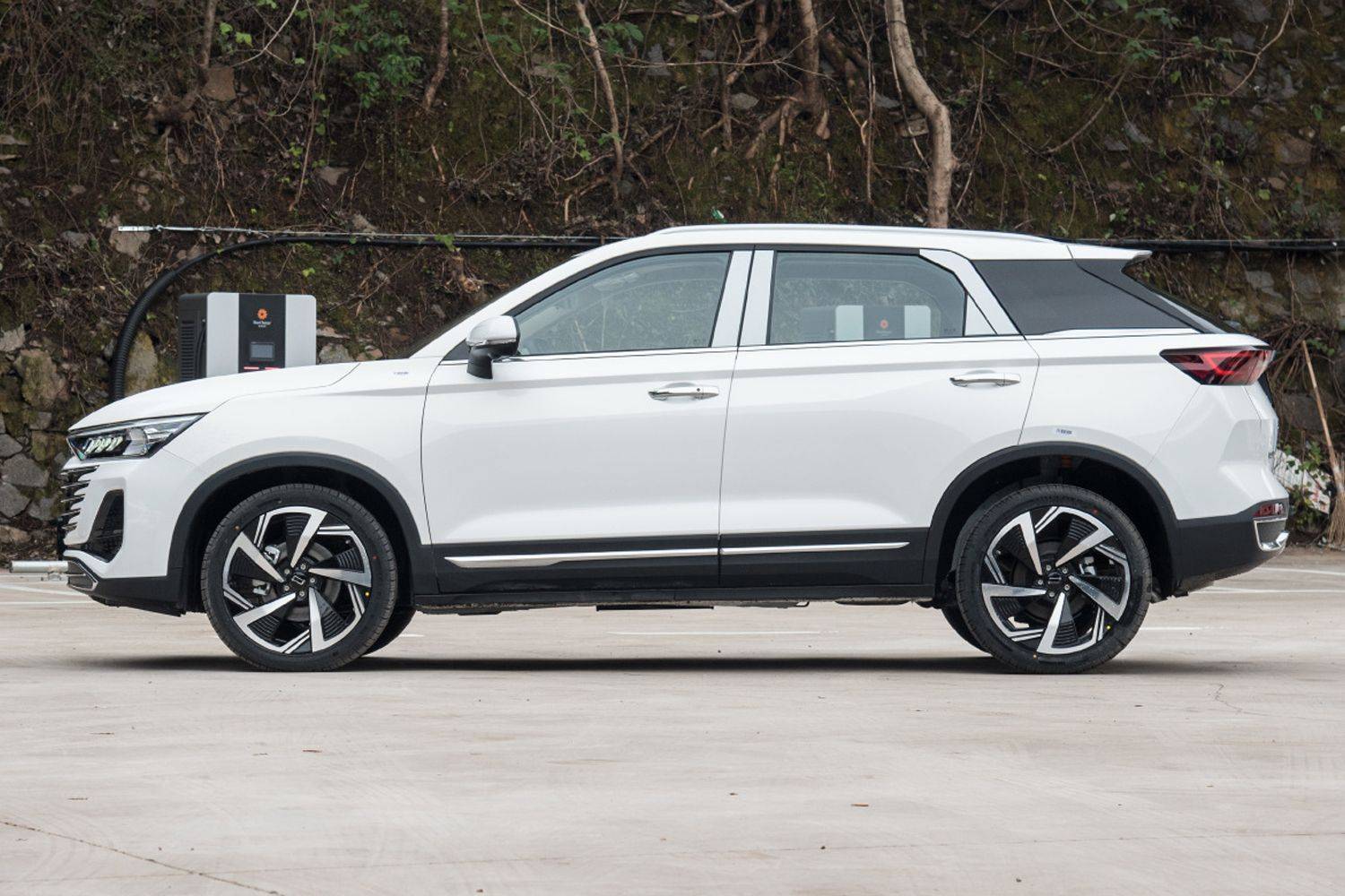 一汽奔腾新款T77上市 全新设计+产品标识 售11.48万起_搜狐汽车_搜狐网