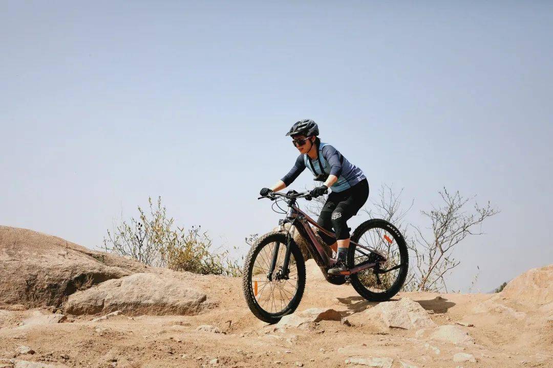 e⁺Cycling助力美好的生活-E骑玩山林_搜狐汽车_搜狐网