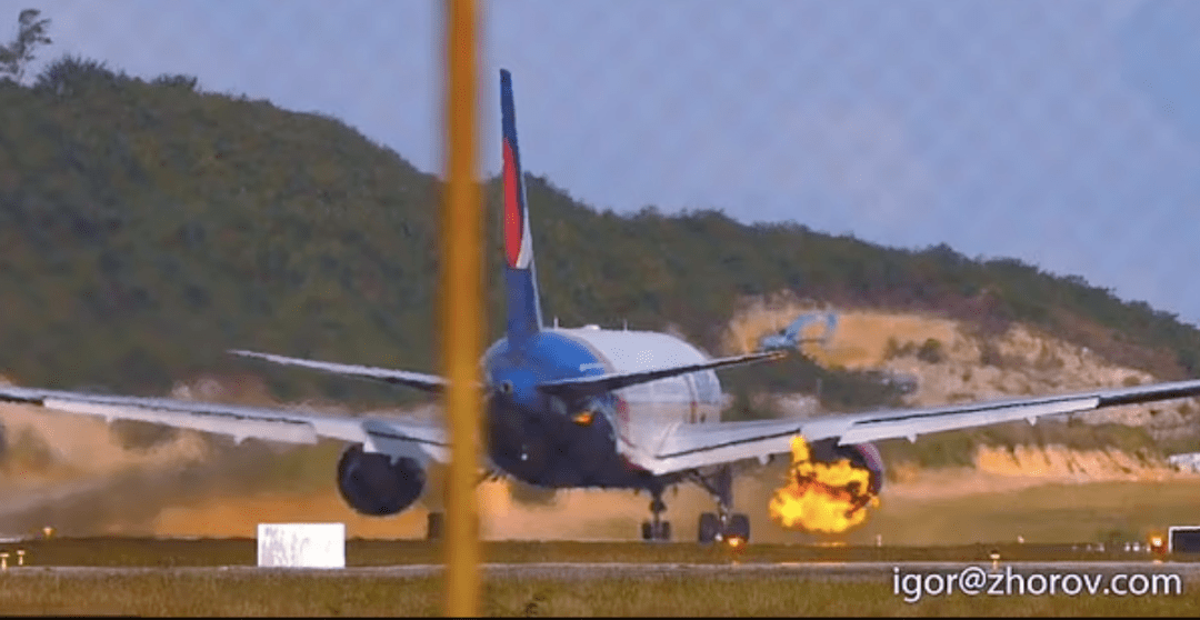 突发！载321人大航班突然引擎起火！轮胎爆炸！客机空中爆炸224人全遇难！_俄罗斯_飞机上_乘客