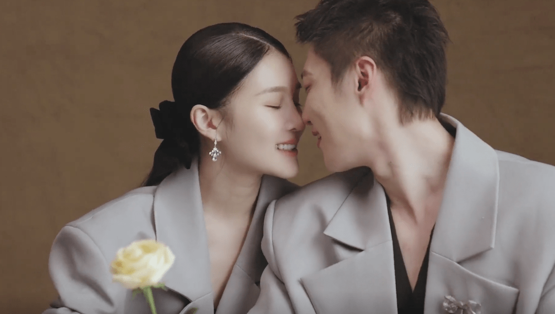 赵本山女儿官宣结婚，全网都在恶心？球球直播老爸