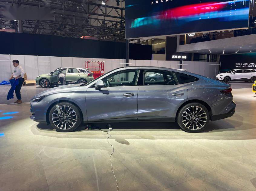 2023上海车展：上汽名爵MG7亮相展台 1.5T车型有亮点_搜狐汽车_搜狐网
