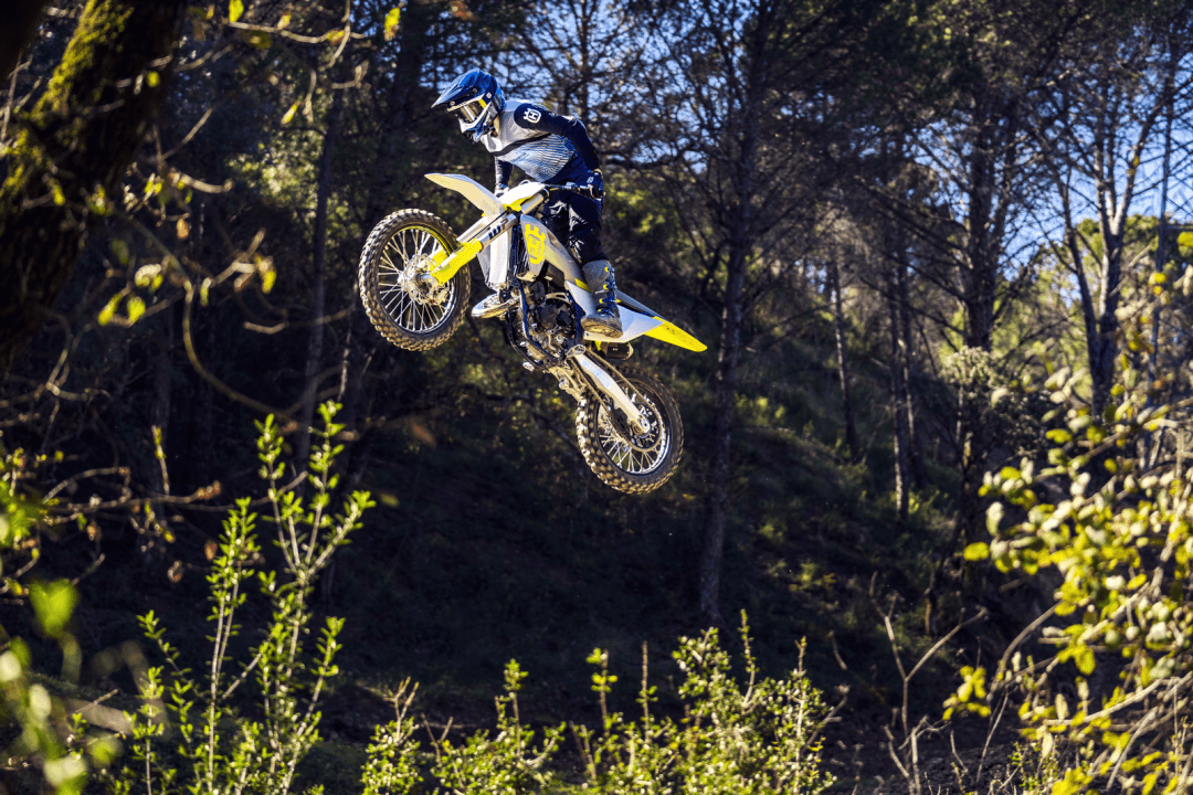 户外特写：胡斯瓦那 2024 越野赛车 TC125、TC250_搜狐汽车_搜狐网