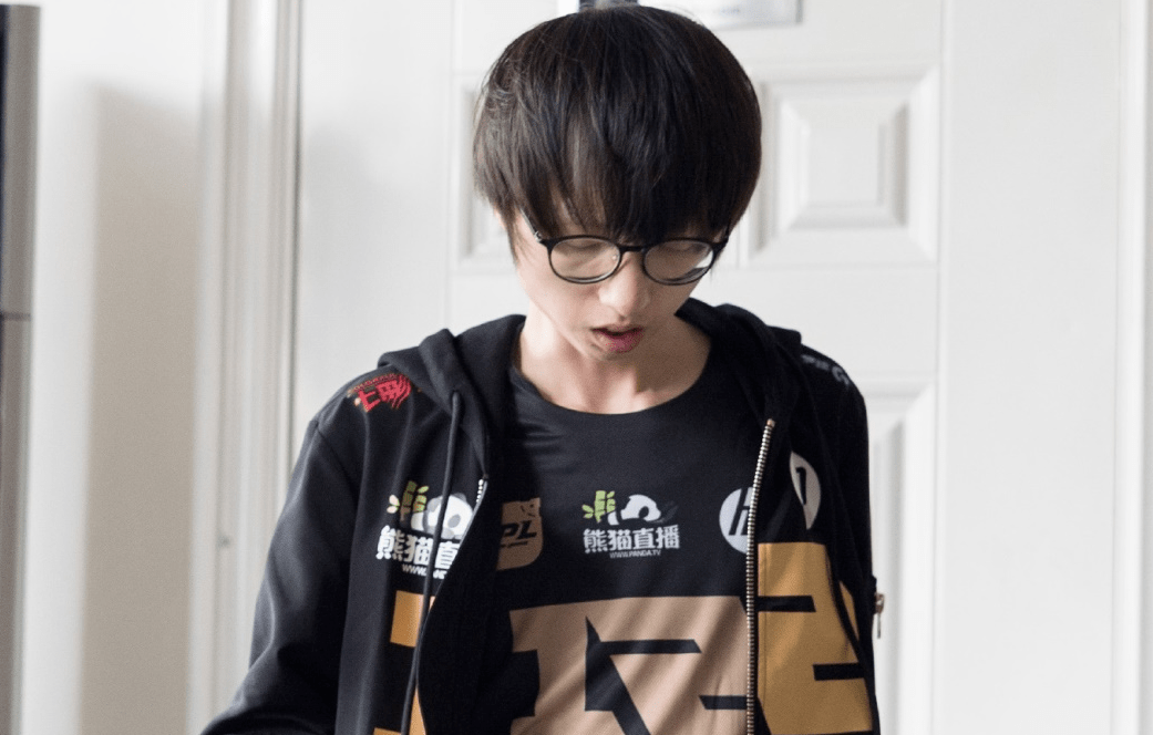 泪目的兄弟情！Uzi给Mlxg刷礼物：这些够他一天外卖的了_选手_因为_退役