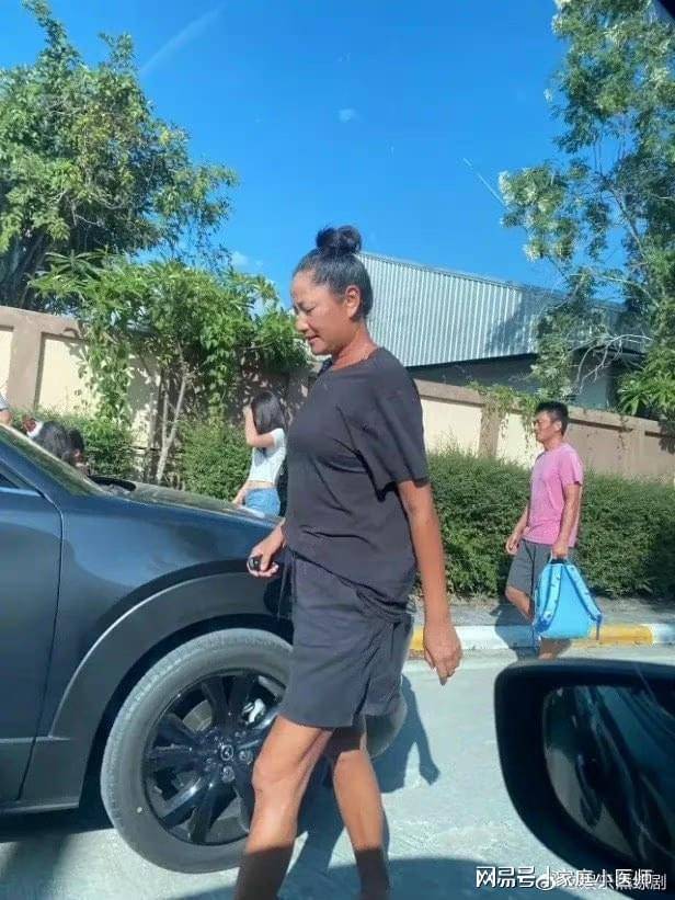 很多网友以为瞿颖还没结婚，其实她儿子都很大了！工作状态孩子 4762
