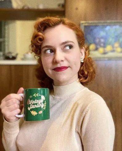 “澳洲版李子柒”油管走红，复刻20世纪年代主妇优雅复古生活，每一帧都美到窒息..._her_莉莉曼_Men