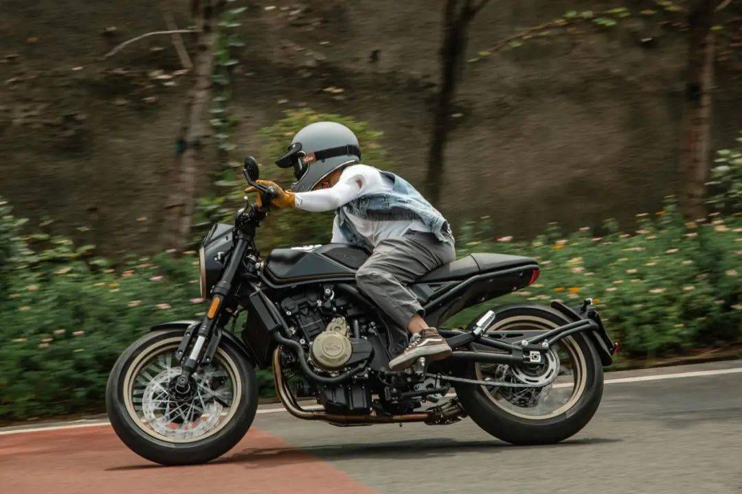 性能惊艳的“绅士机械”——高金GK500咖啡版R动态评测_搜狐汽车_搜狐网