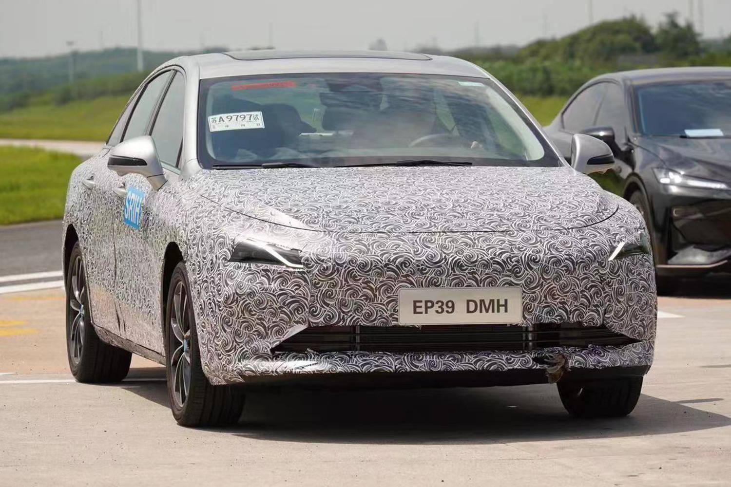 荣威D7 EV/DMH首次动态露出 将于成都车展亮相_搜狐汽车_搜狐网