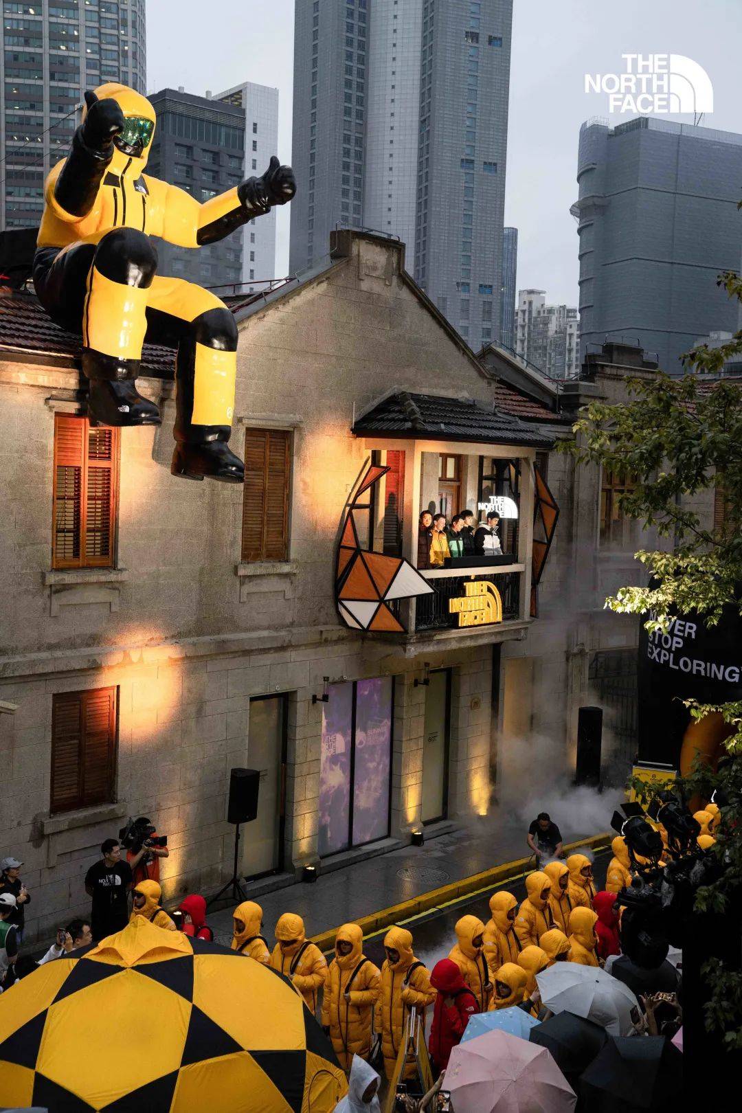 全球首家北面Summit Club House品牌体验空间登陆张园_装置_喜马拉雅山脉_羽绒服