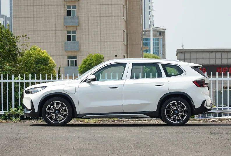 零百5.7s，续航450km，空间百变！探店实拍宝马iX1_搜狐汽车_搜狐网