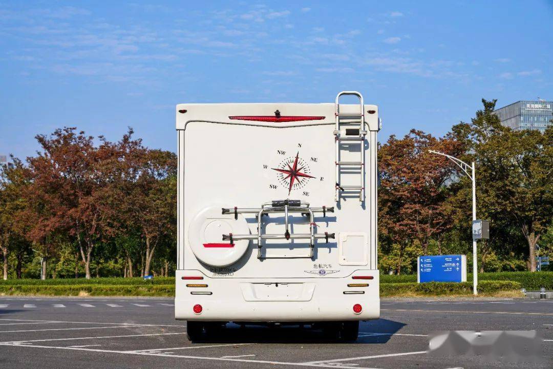 旌航新款T8 C型房车 2.3T+8AT黄金动力组合 美式豪华实木内饰 尽显奢雅格调_搜狐汽车_搜狐网