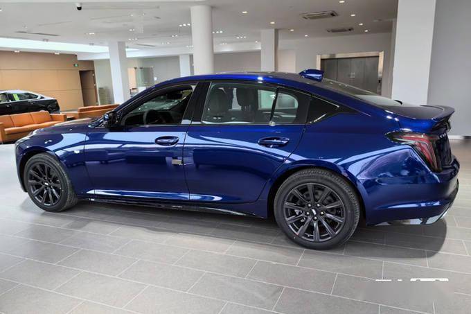 官方降价！凯迪拉克新CT5售28.97万起 配33英寸大屏_搜狐汽车_搜狐网